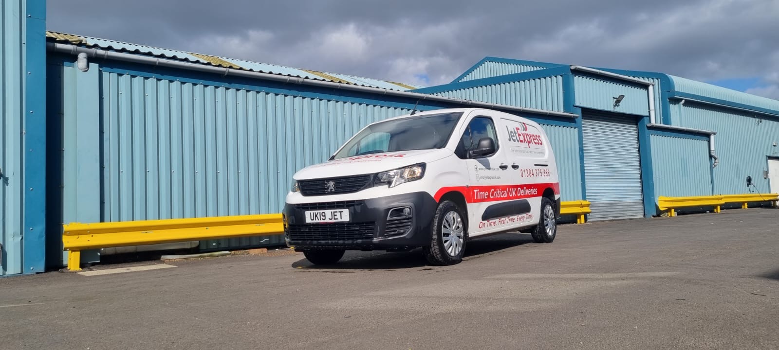 Same Day Delivery Transport Solutions | Jet Express